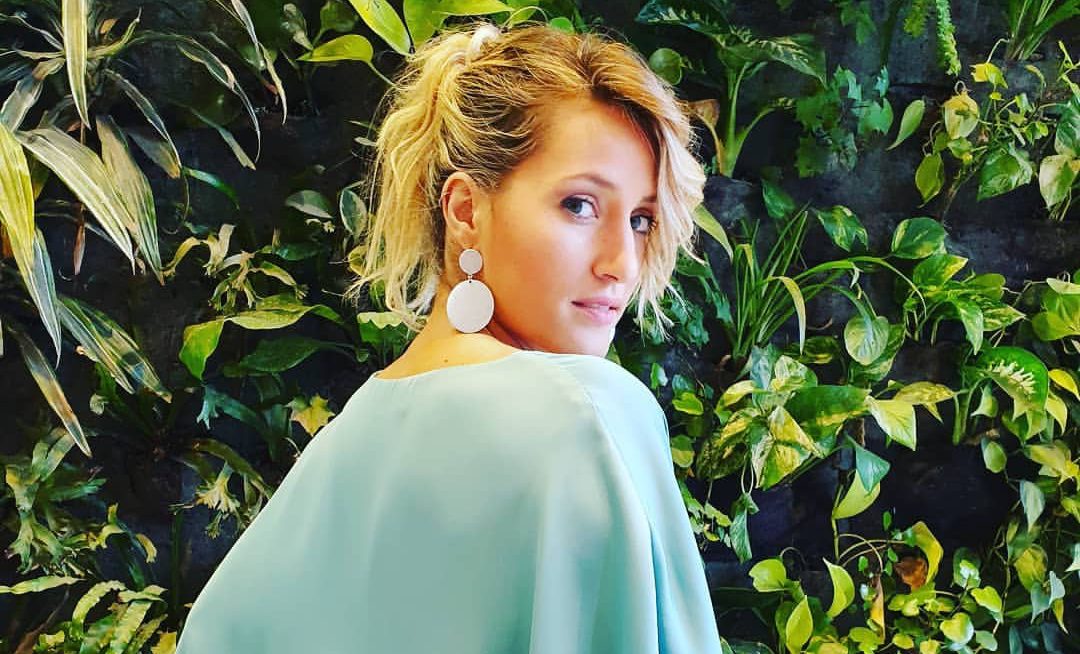 La extraña forma de relajarse de Mica Viciconte en plenas sierras ...