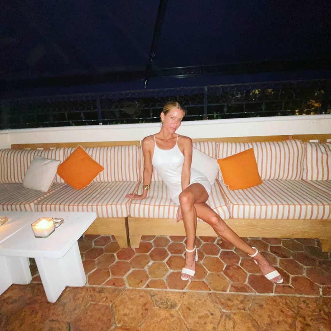 ¡Noche soñada! Nicole Neumann empezó sus 40 años junto a sus hijas a ...