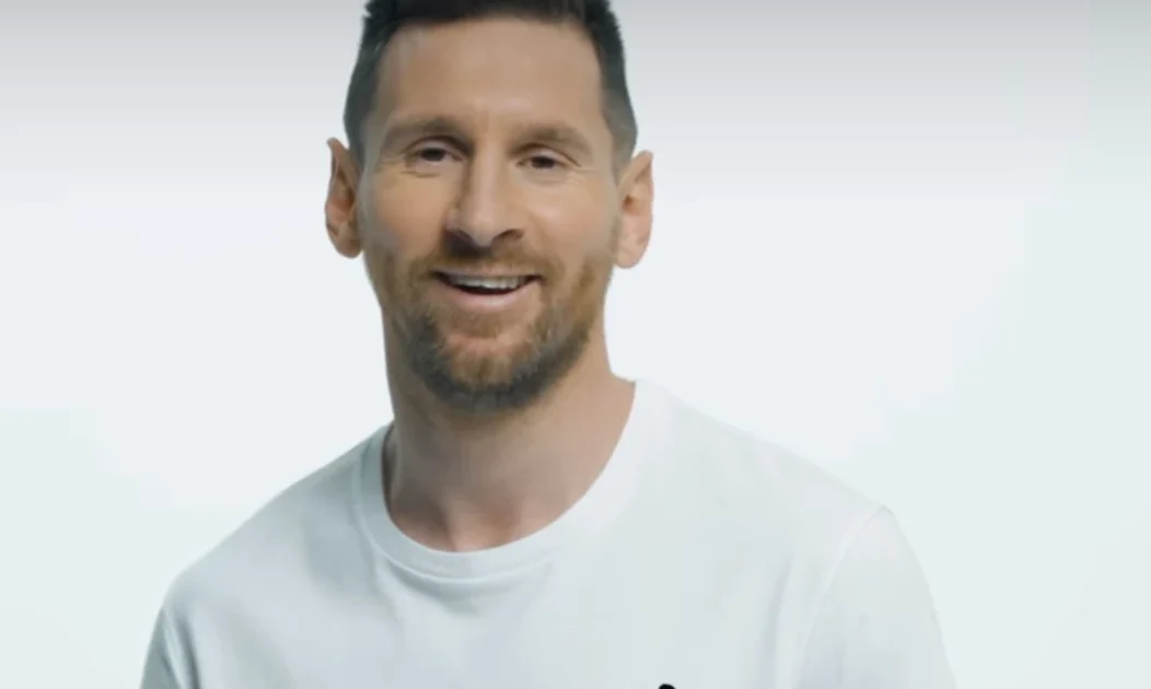 Cómo son las exclusivas remeras de Lionel Messi - Revista Paparazzi